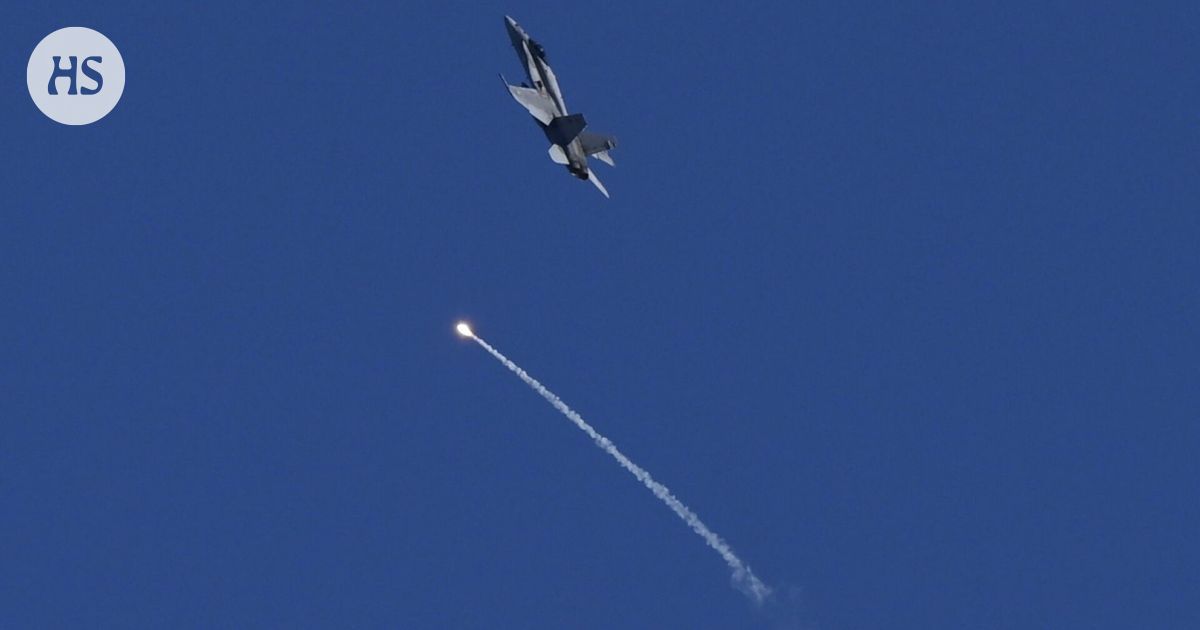 Ilmavoimat kunnioitti ylilennolla viimeisen lentäjäveteraanin kapteeni ...