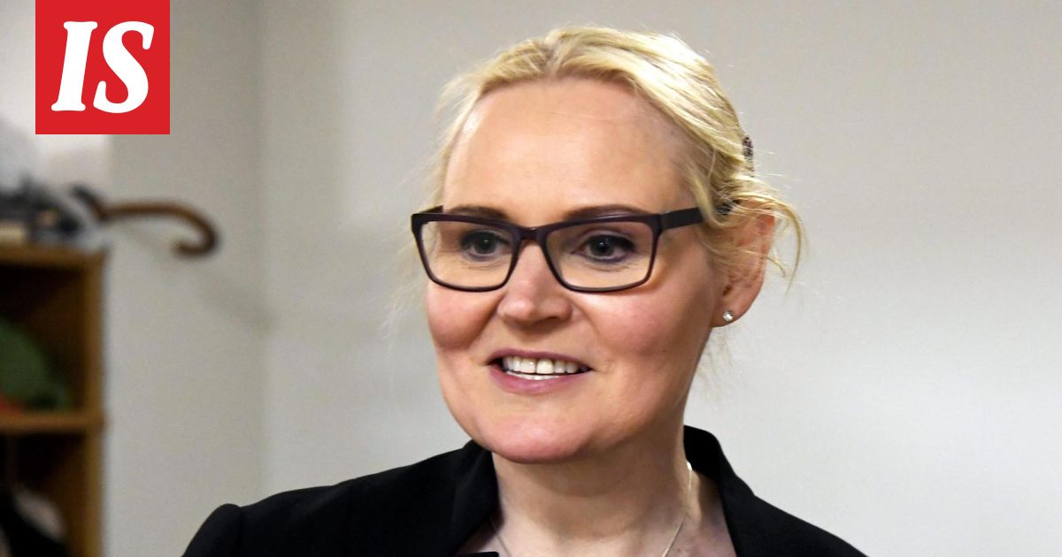 Loikkaako kansanedustaja Veera Ruoho kokoomukseen? Tiedotustilaisuus ...