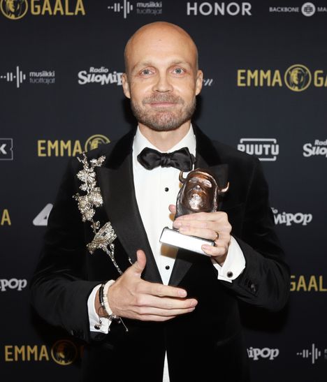 Juha Tapio 50 vuotta: hitti mullisti opettajan elämän - Ilta-Sanomat