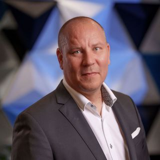 Insta julkaisi uuden suomalaisen Steel Eagle -sotadronen - Ilta-Sanomat