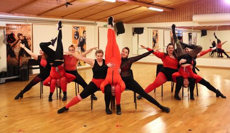 Viime syksynä perustettu Luminous-tanssiryhmä debytoi tuolitanssin SM ...