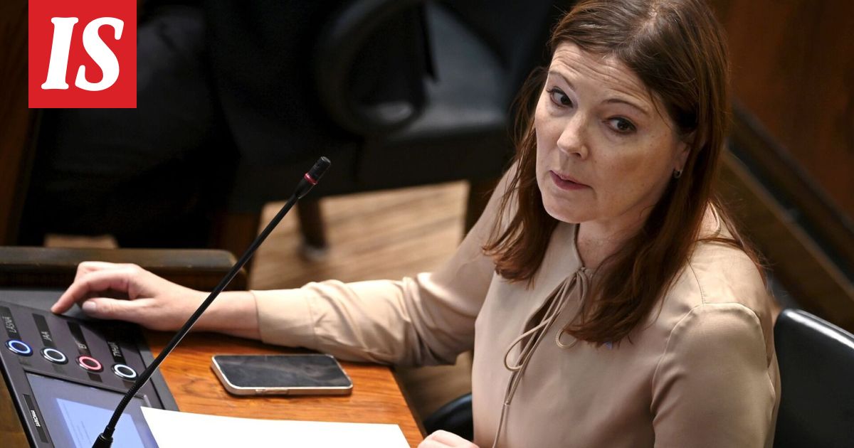 Kokoomuksen Sari Sarkomaa pyytää anteeksi lausuntoaan eduskunnassa - Ilta-Sanomat