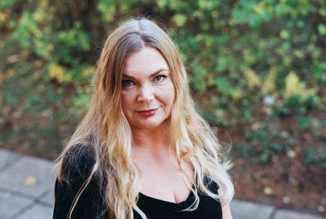 Tosipohjainen tarina kirjailijan oudosta Ellen-tädistä on riemastuttava ...