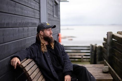 Mielten vuoro: Miesten sarja eroista, ahdistuksesta ja riippuvuuksista ...