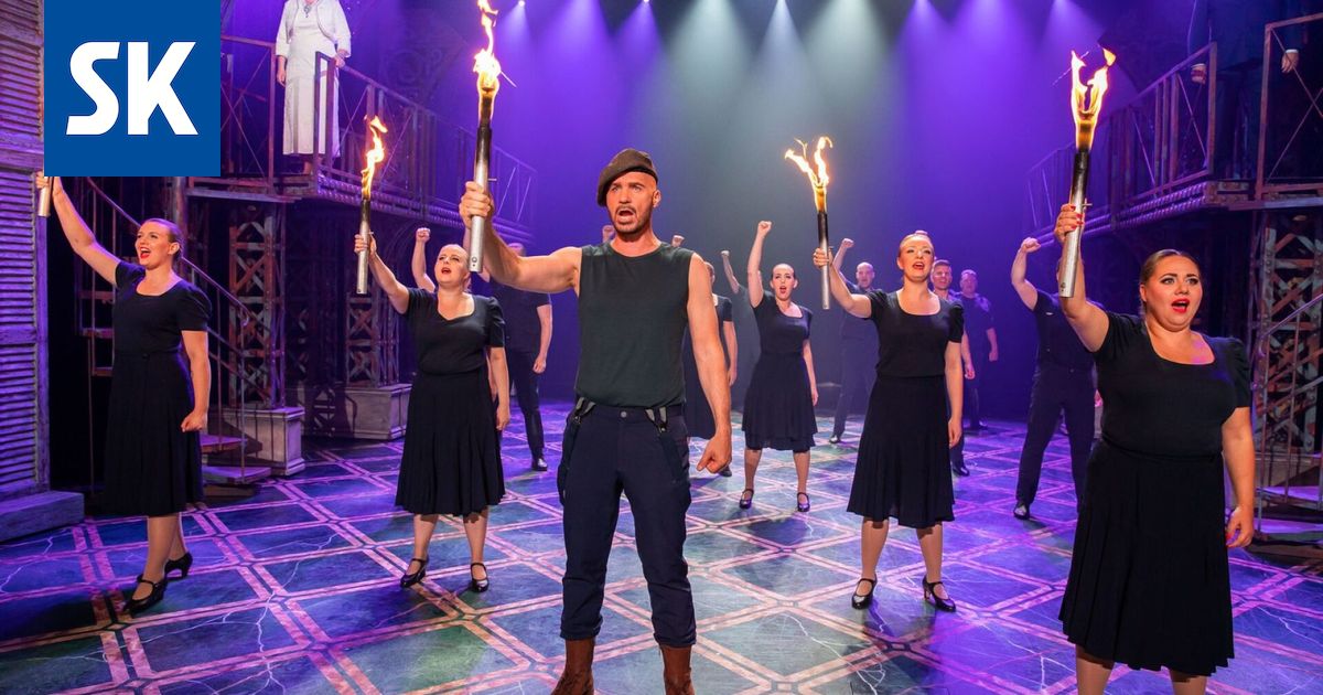 Porin teatterin musikaali: Tyylikäs Evita lipuu vahvasta näyttämökuvasta toiseen - Satakunnan Kansa