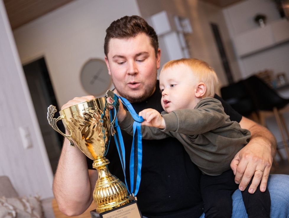 MM-kullan voittanut Teemu Janhunen sai voimaa pienestä pojastaan ...