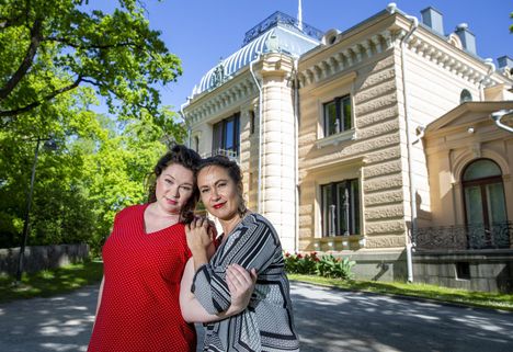 Näyttelijät Elina Rintala ja Kirsi-Kaisa Sinisalo ovat olleet ...