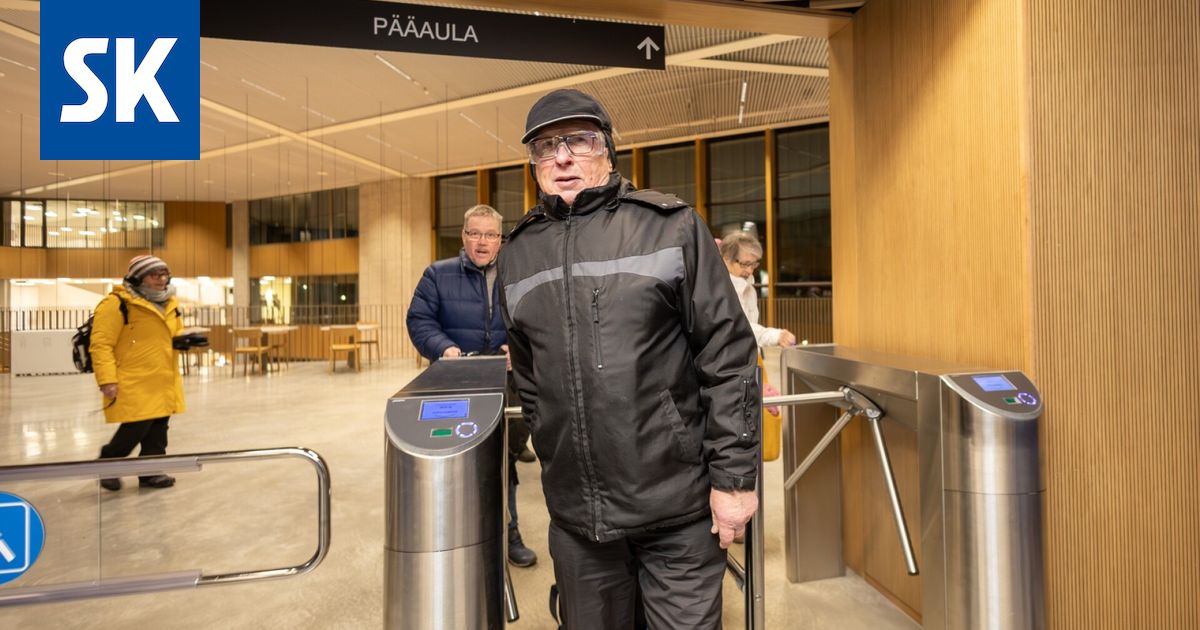 Rauman uusi uimahalli avattiin yleisölle maanantaina 17. maaliskuuta kello kuudelta aamulla ...