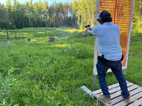 SRA koukuttaa helposti kokeneenkin aseharrastajan – ”Joka kerta tässä ...