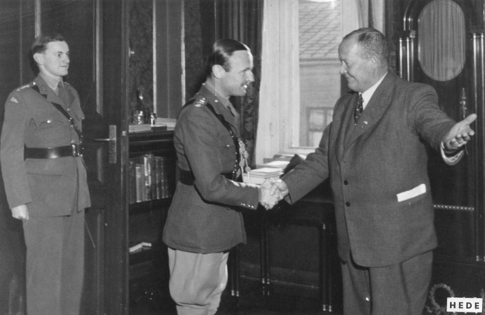 Brittien valvontakomissio toimi ahtaassa raossa sodanjälkeisessä ...