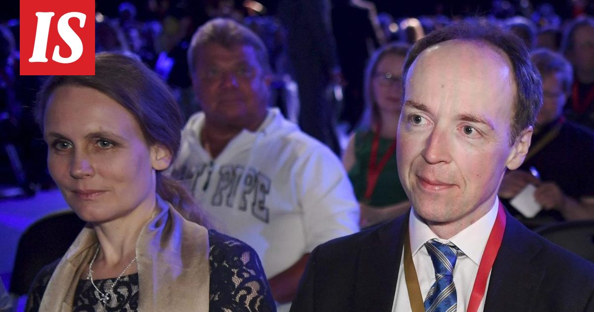 Hilla-vaimo itki valtoimenaan Jussi Halla-ahon puheen ajan ...