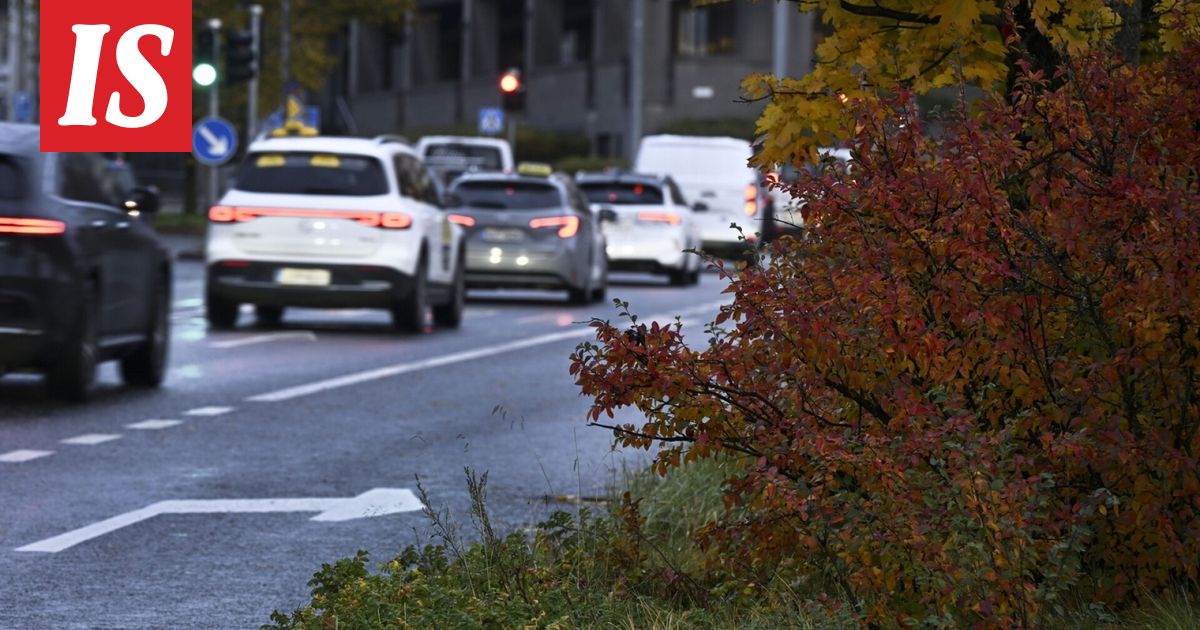 Esitys: 17-vuotiaille kuljettajille yöaikainen ajokielto - Ilta-Sanomat