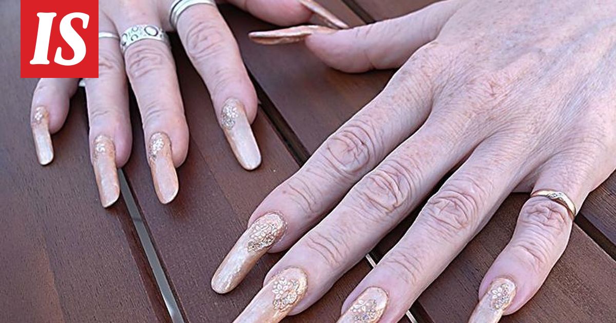Jaana, 54, sai Alkosta potkut pitkien kynsien takia: ”Tämän ikäiselle ...