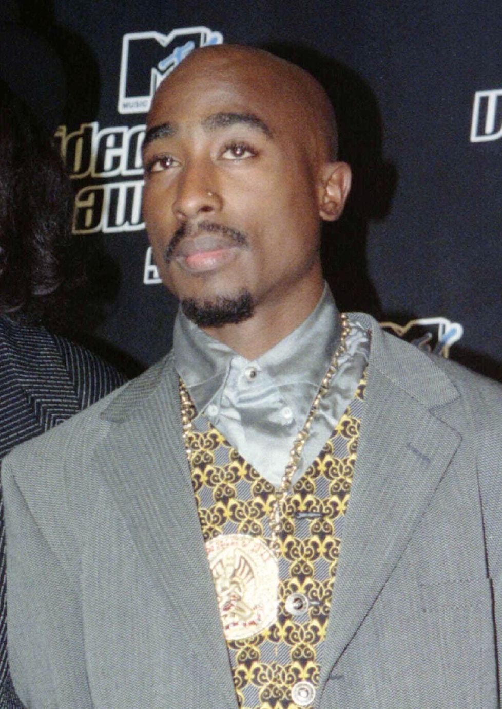 Tupac Shakur -elämäkerta kertoo, miten räppäri saavutti kaiken ja kuoli ...