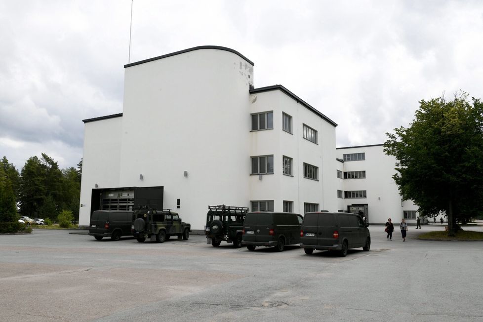 Naisten piinaavat hetket armeijassa: jääkäri kosketteli kielloista ...