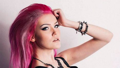 Melkoinen missiperhe: Miss Suomi Bea Toivosen sisko on Miss Rock ...