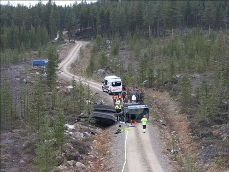 23 varusmiestä loukkaantui, kun telakuorma-auto kaatui ...