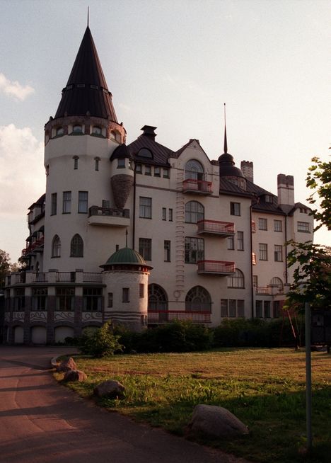 Louhisaaren kartanolinna, Kakolan vankila, Parikkalan patsaspuistot ...